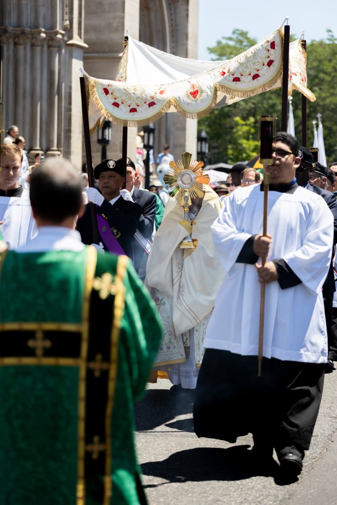 La procesión más grande en la historia de Denver da testimonio de la